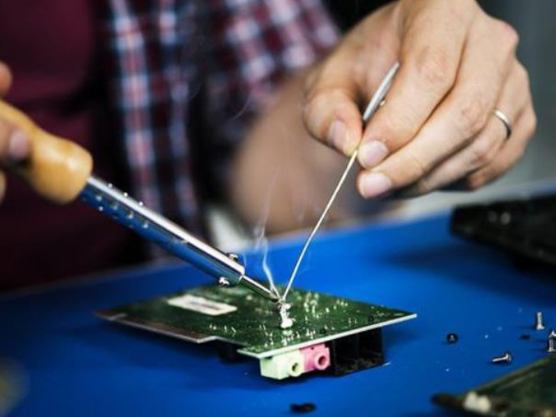 What should be paid attention to in the processing of PCB plug holes_AiXun